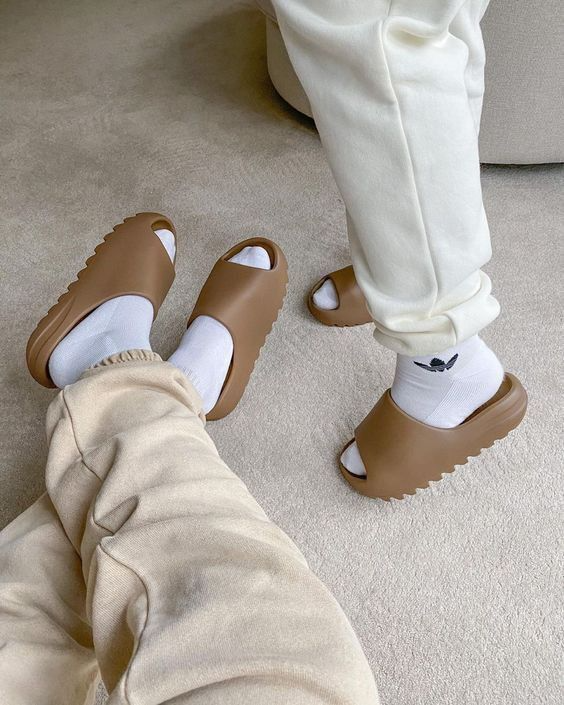 Adidas Yeezy Slide | Ultimátní Komfort a Trendy Design | Pikastore.cz